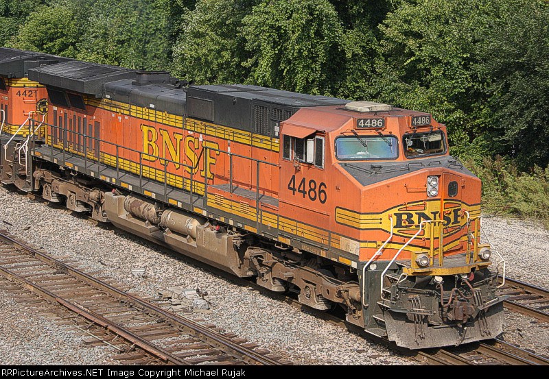 BNSF 4486